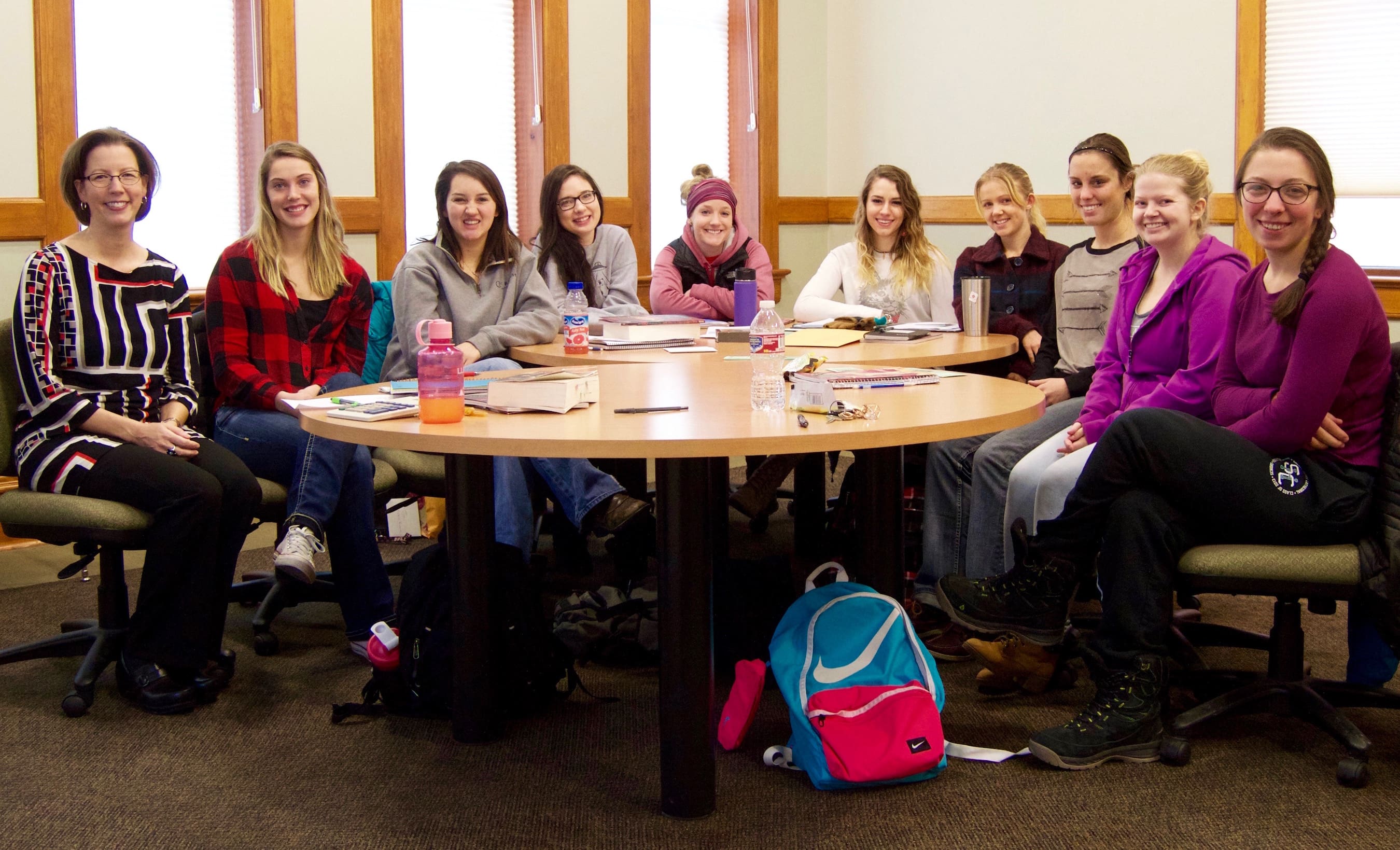 "Literature and Women" class organizes fundraiser for Women's Resource ...